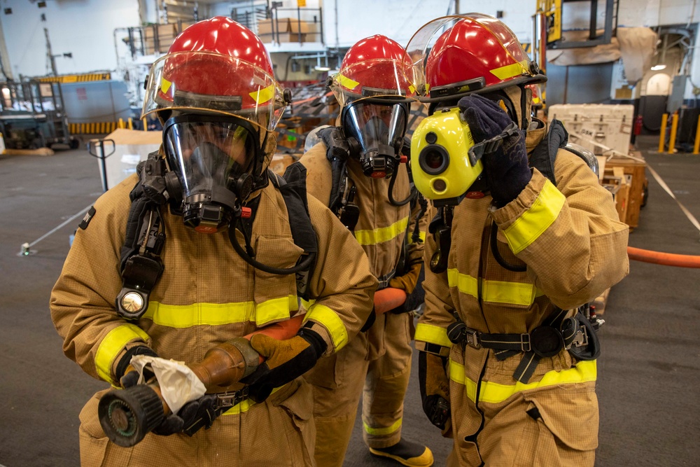 DVIDS - Images - Makin Island Fire Drills [Image 5 of 6]