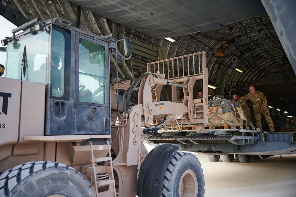 DVIDS - Images - C-17 Globemaster III delivers supplies across the ...