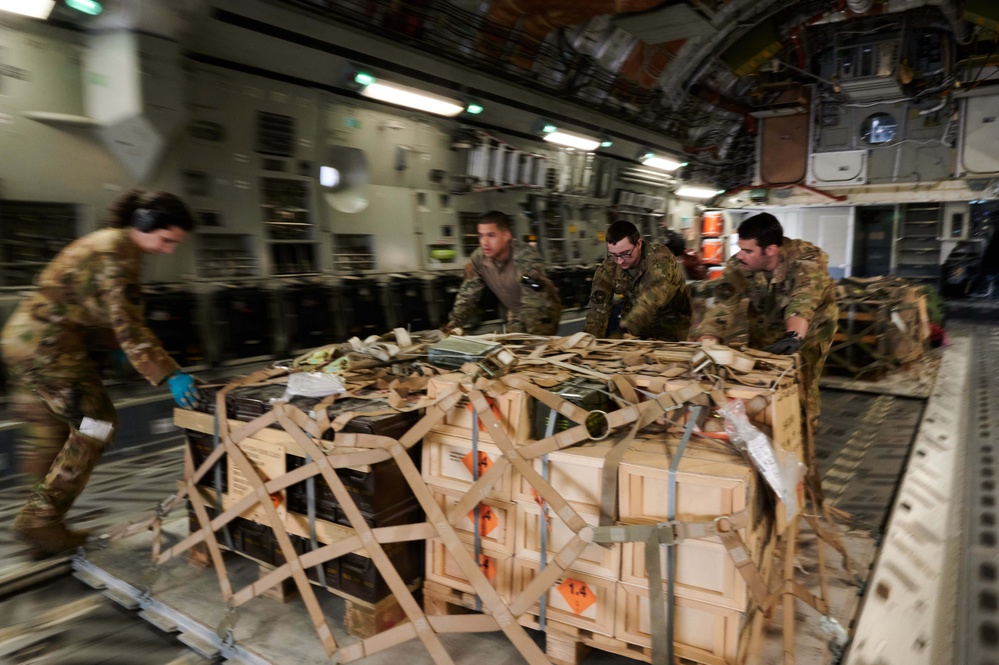 DVIDS - Images - C-17 Globemaster III delivers supplies across the ...
