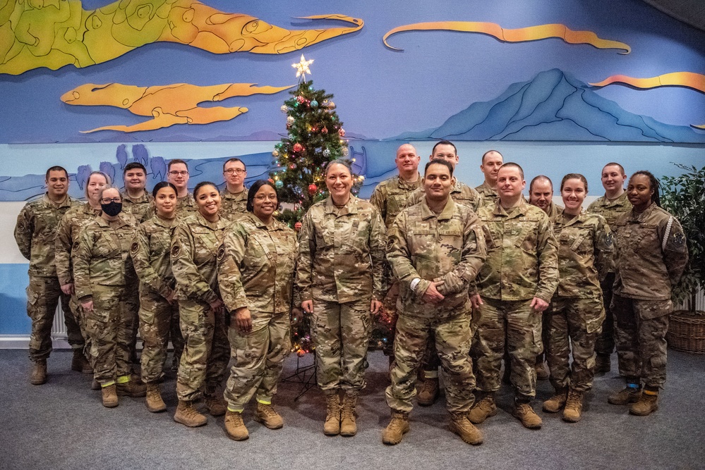 DVIDS - Images - P-S GAR command chief visits Thule [Image 2 of 2]