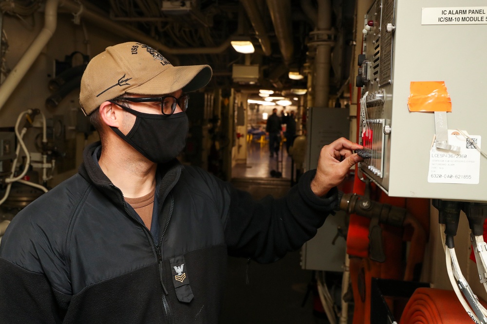 DVIDS - Images - 220105-N-CM110-1036 [Image 6 of 9]