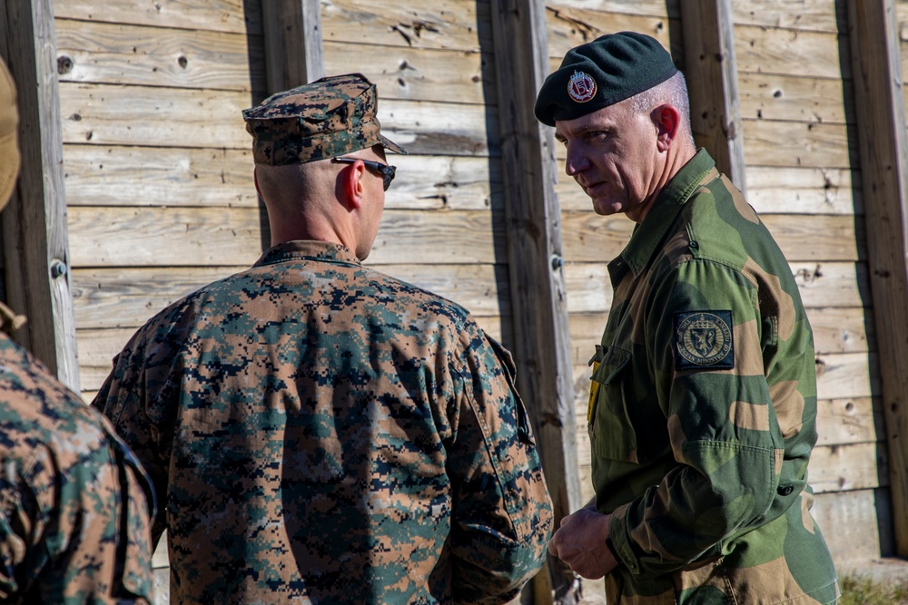 DVIDS - Images - Norwegian Defense Attaché Visits 2nd MLG [Image 2 of 10]