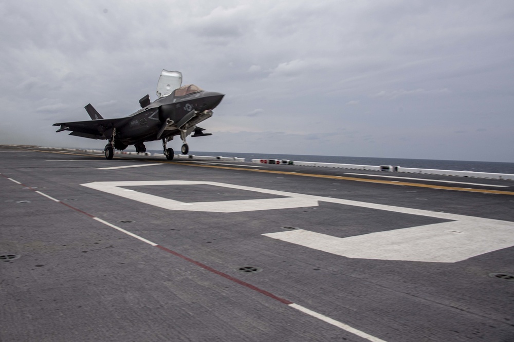 DVIDS - Images - USS America Conducts Flight Ops [Image 11 of 11]
