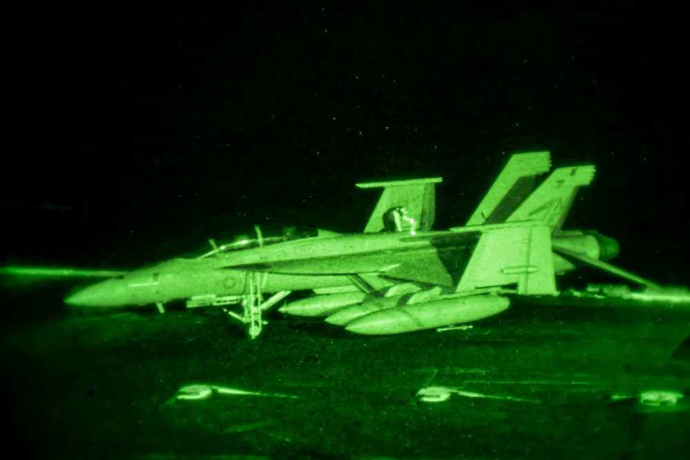 DVIDS - Images - USS Carl Vinson (CVN 70) Conducts Night-Time ...