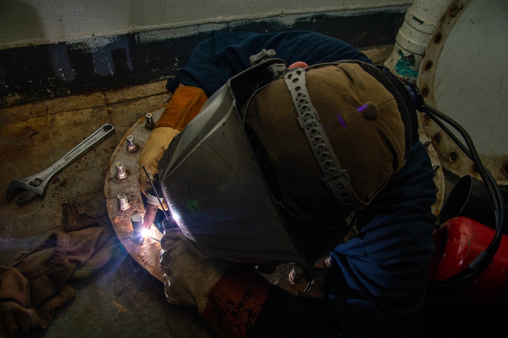 DVIDS - Images - Hull Maintenance Technician Welds Aboard USS Carl ...
