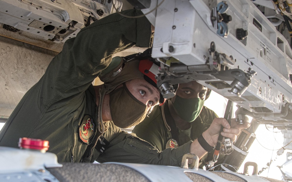 DVIDS - Images - USS America Handles Ordnance [Image 3 of 5]
