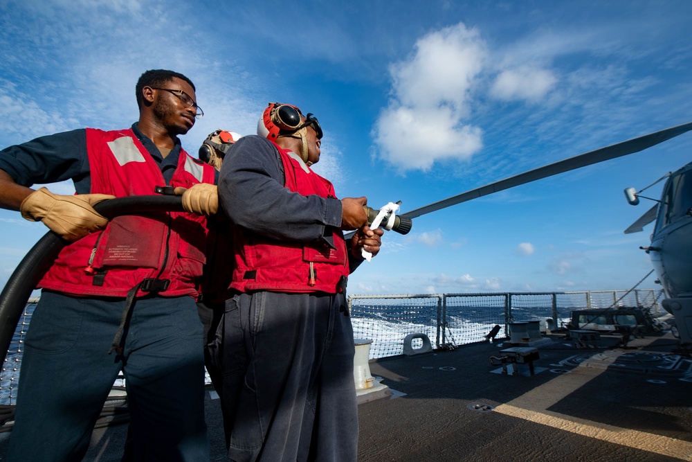 DVIDS - Images - Spruance Sailors conduct firefighting drill [Image 4 of 5]