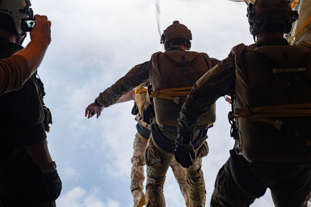 DVIDS - Images - U.S. Forces Conduct Joint Airborne Readiness Training ...