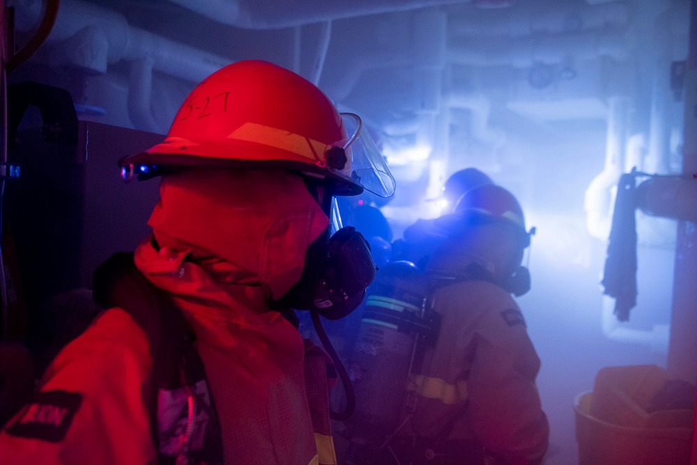 DVIDS - Images - Damage Control Drill [Image 3 of 7]