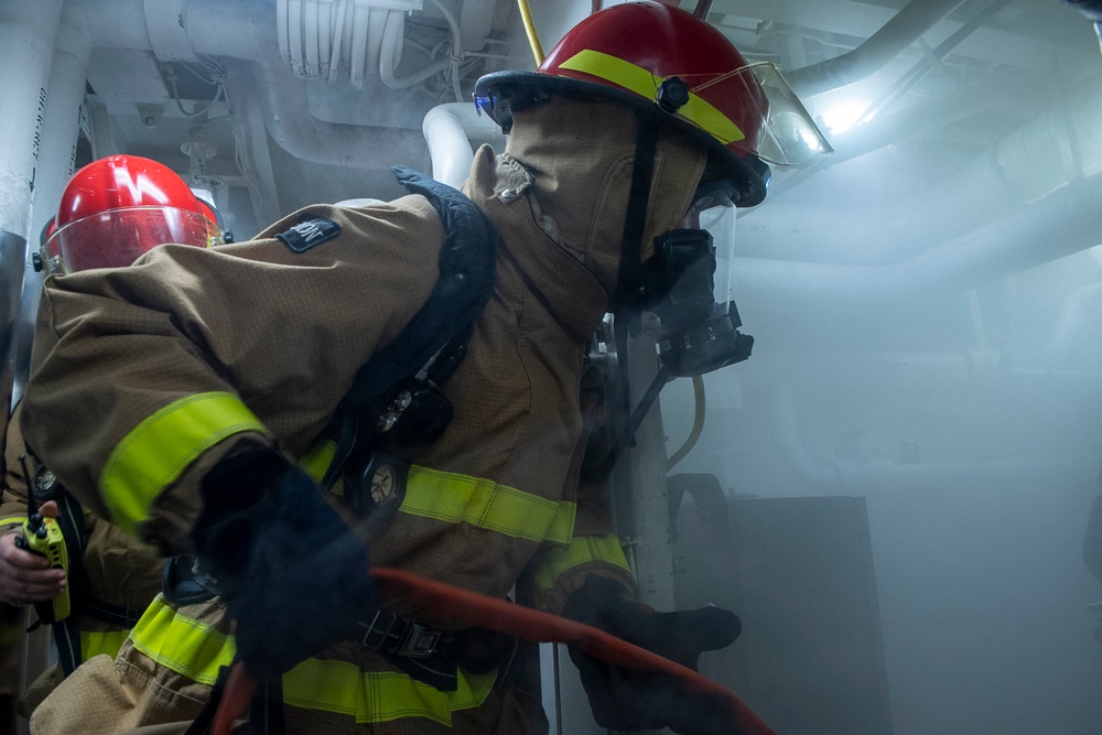 DVIDS - Images - Damage Control Drill [Image 6 of 7]