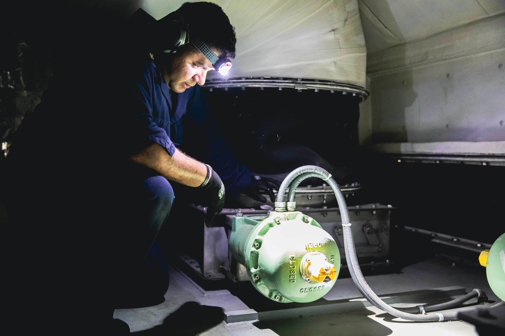 DVIDS - Images - USS Billings' Gas Turbine System Technicians at Work ...