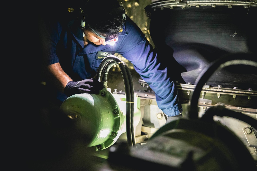 DVIDS - Images - USS Billings' Gas Turbine System Technicians at Work ...