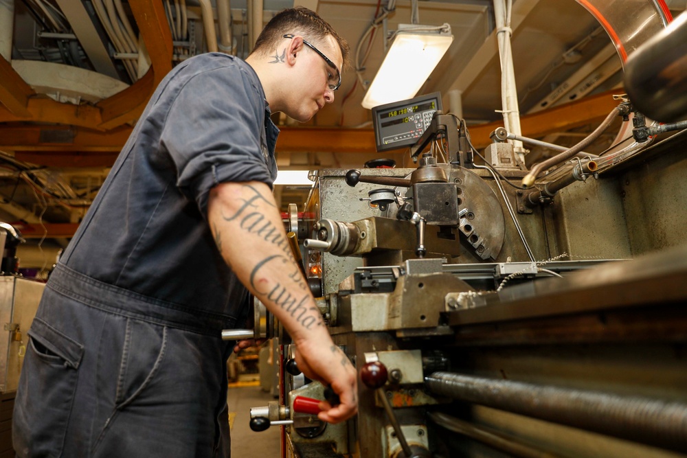 DVIDS - Images - Abraham Lincoln Sailors in the machine shop [Image 10 ...