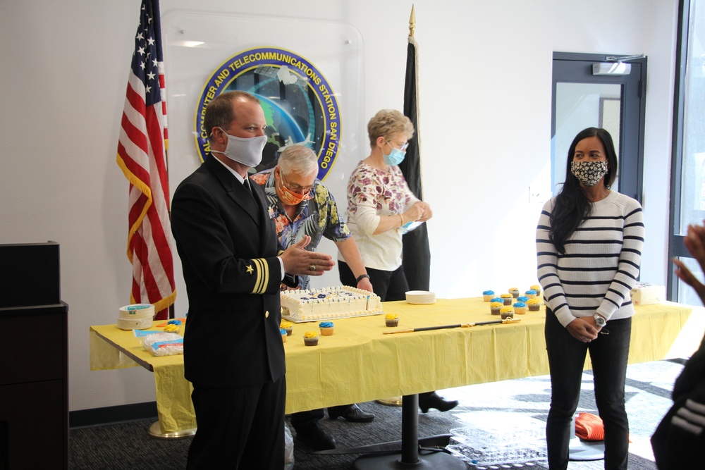 DVIDS - Images - Navy's 246th Birthday Celebration [Image 4 of 16]