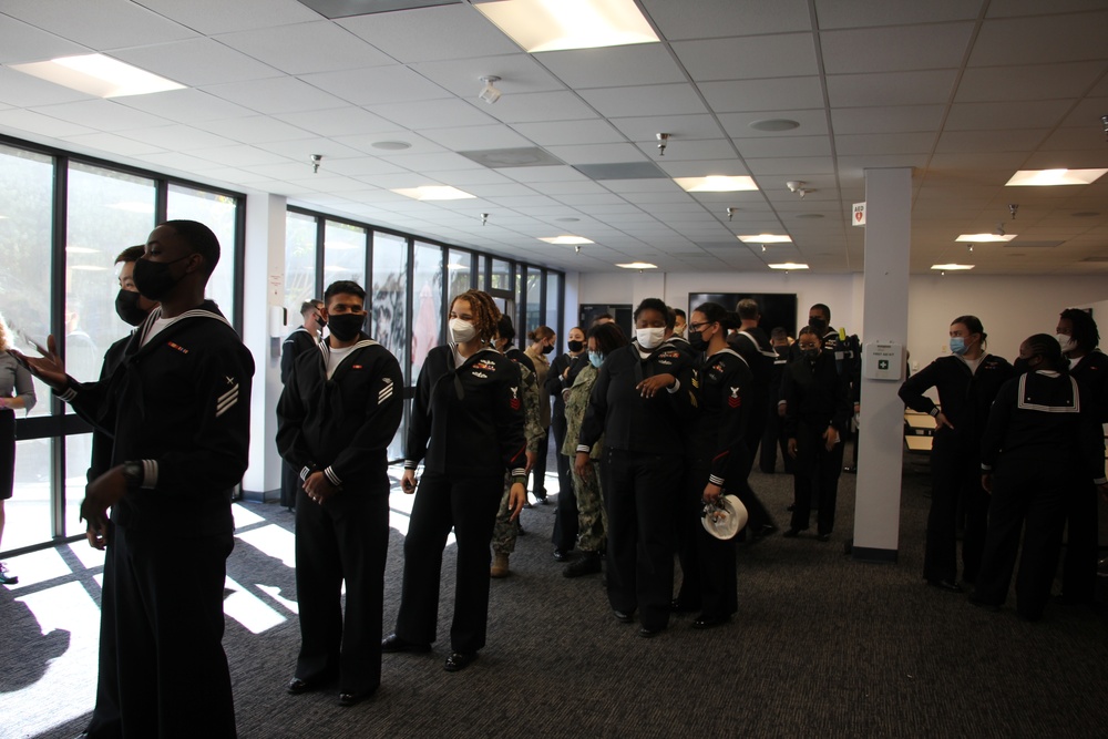 DVIDS - Images - Navy's 246th Birthday Celebration [Image 8 of 16]