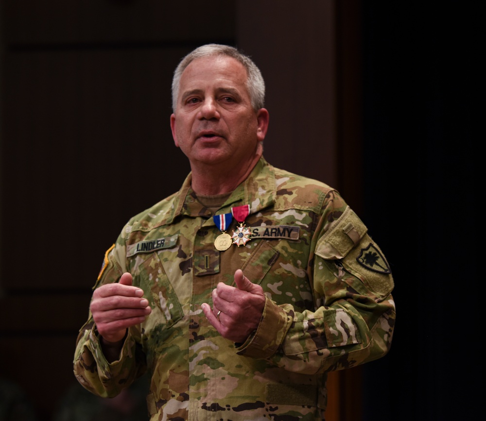 DVIDS - Images - CW5 Lindler retirement ceremony [Image 6 of 6]