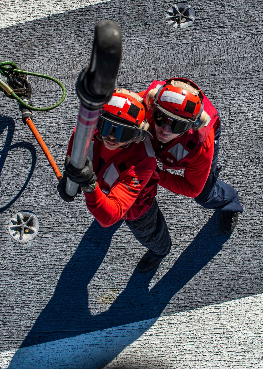 DVIDS - Images - USS George H.W. Bush Receives Ammunition [Image 6 of 7]