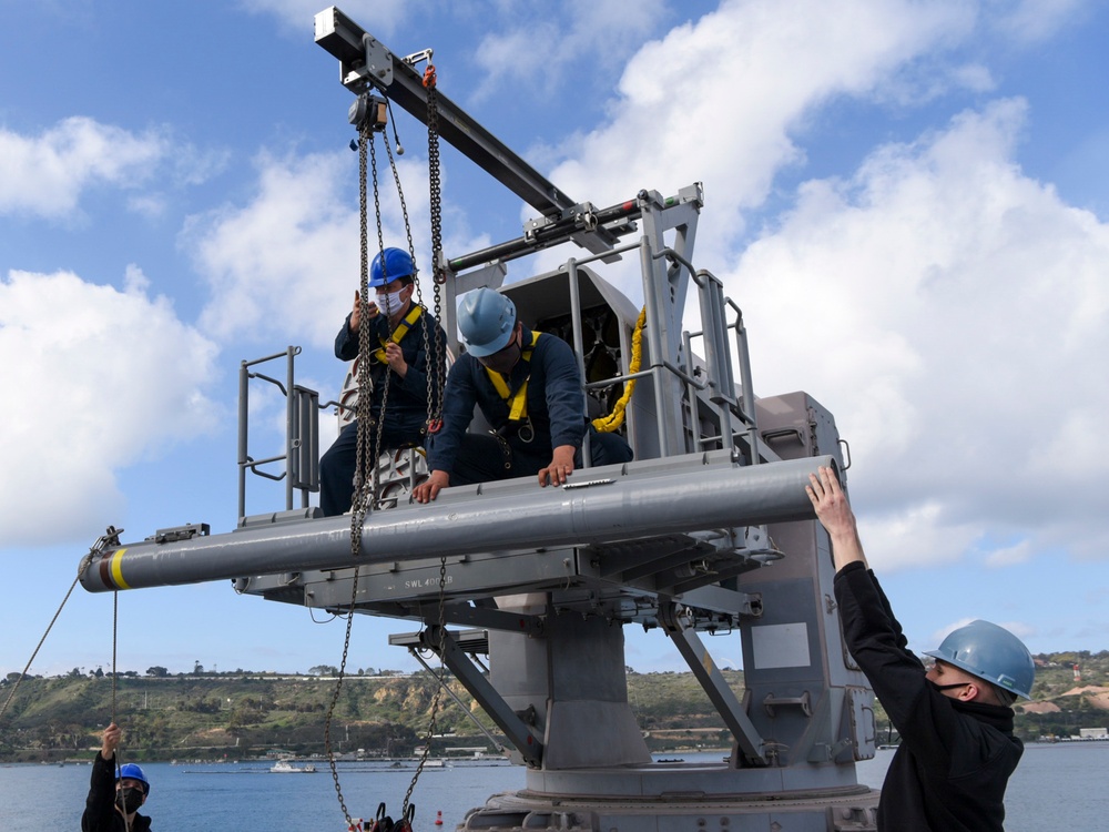 DVIDS - Images - USS Anchorage loads RAM