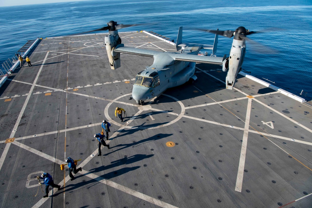 DVIDS - Images - USS Anchorage Flight Quarters [Image 4 of 4]