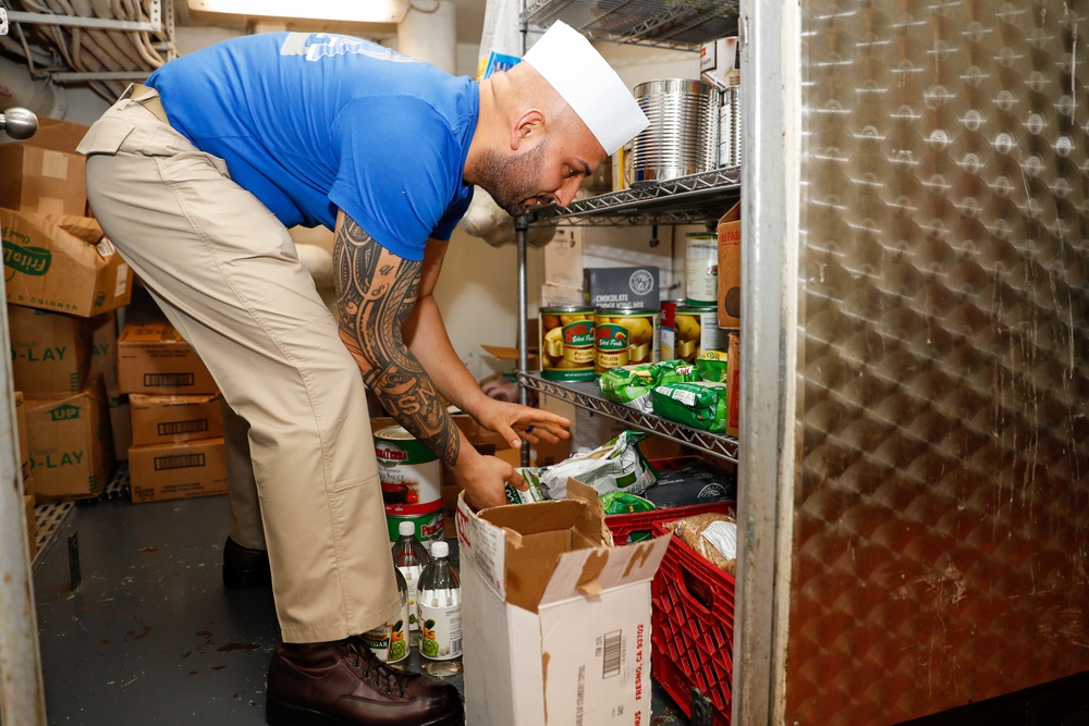 DVIDS - Images - Abraham Lincoln Sailors store material [Image 5 of 6]