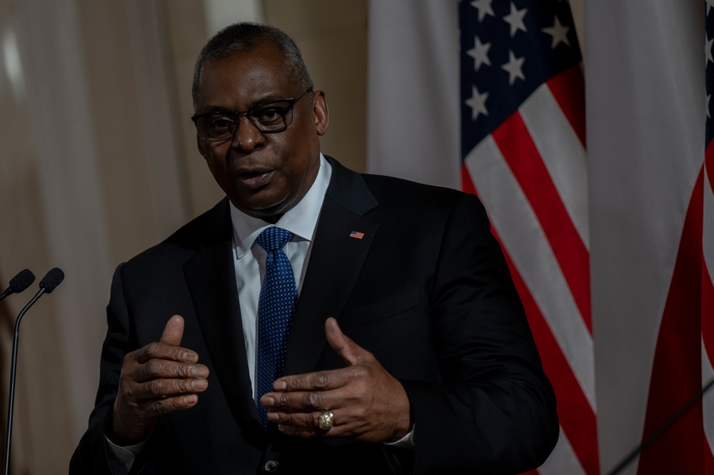 DVIDS - Images - Secretary Austin Visits Poland [Image 3 of 17]