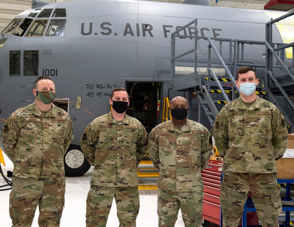 DVIDS - Images - SEA Whitehead Visits the 133rd Airlift Wing [Image 3 of 3]
