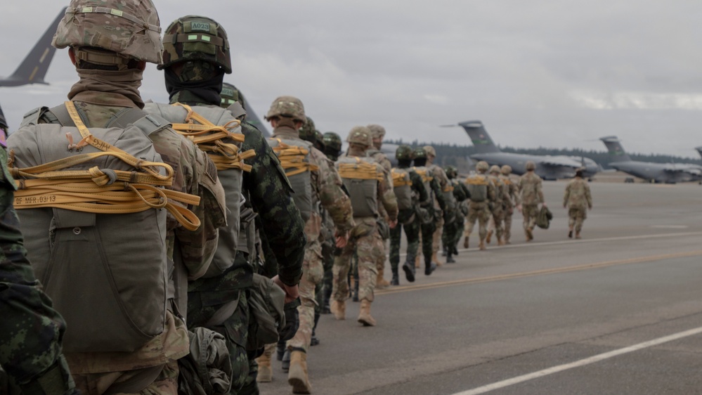 DVIDS - Images - U.S. and Thai Paratroopers conduct bilateral airborne ...
