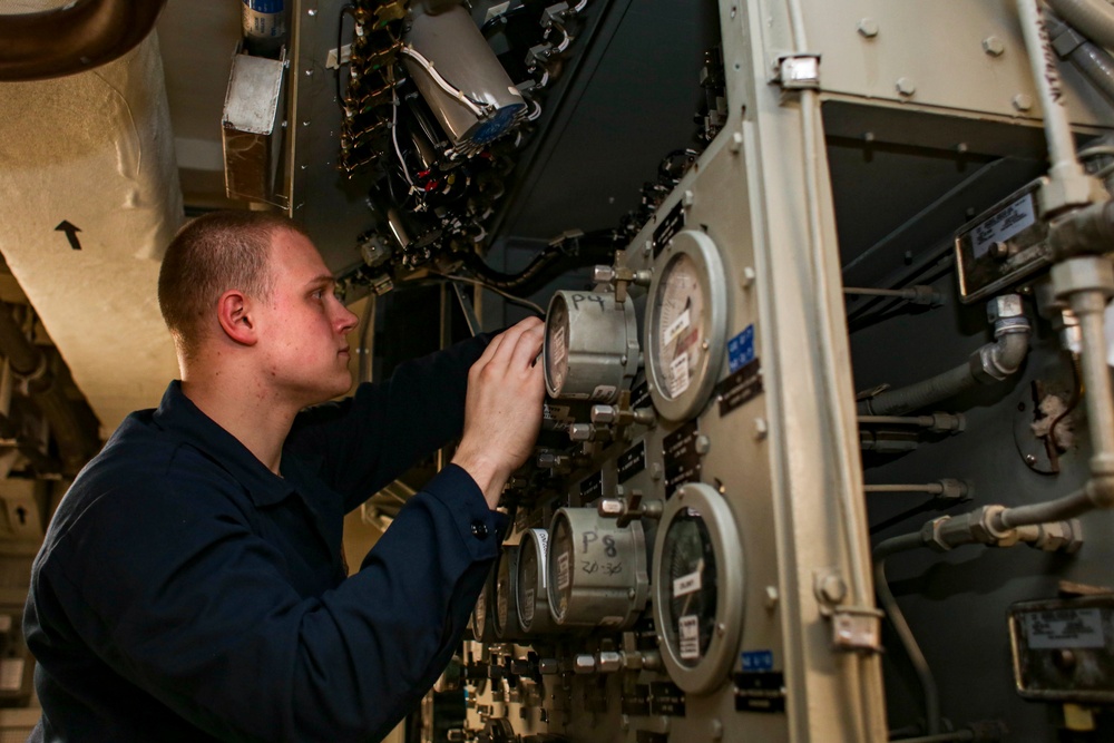 DVIDS - Images - Abraham Lincoln conduct maintenance [Image 2 of 6]