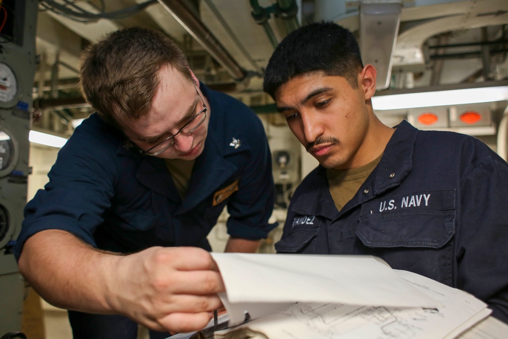 DVIDS - Images - Abraham Lincoln conduct maintenance [Image 4 of 6]