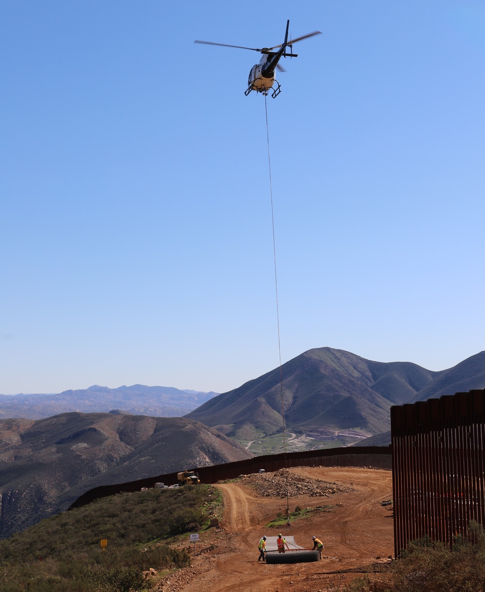 DVIDS - Images - San Diego 4 airlift operations [Image 1 of 7]
