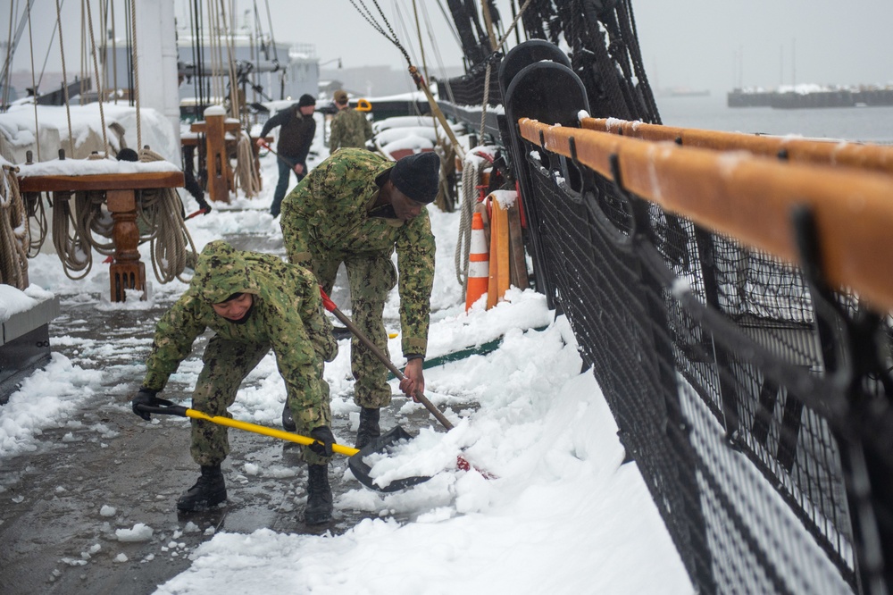 DVIDS - Images - USS Constitution Sailors shovel snow [Image 3 of 4]