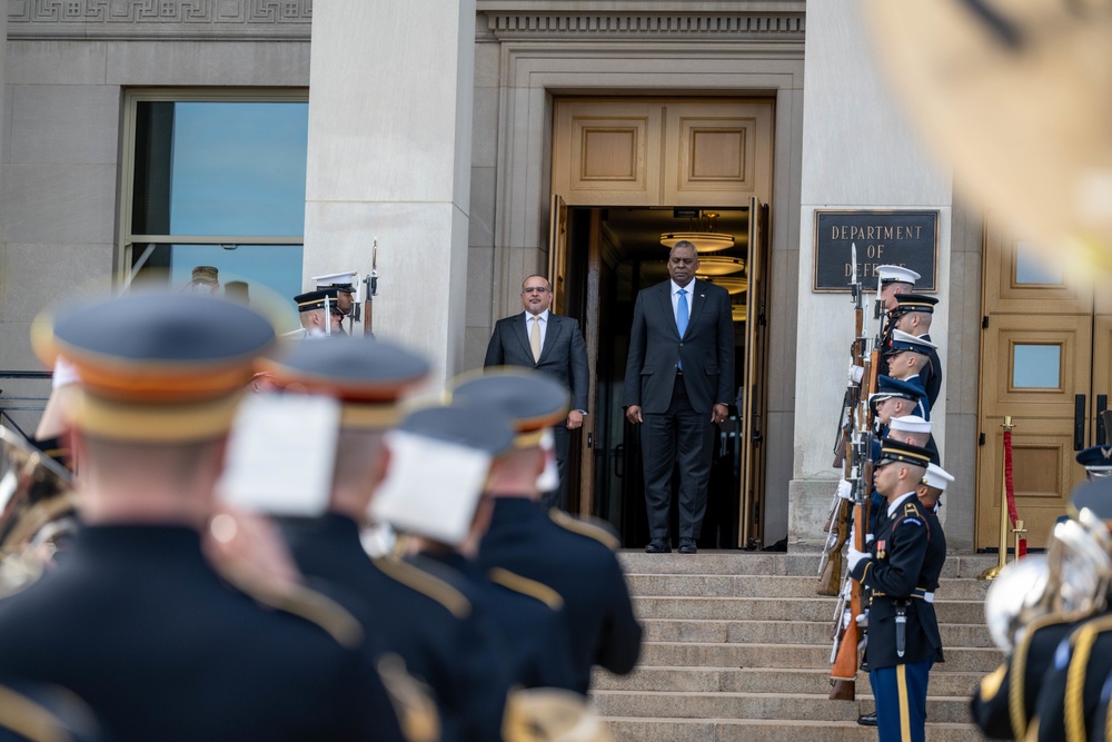 DVIDS - Images - Secretary Austin hosts Bahraini Crown Prince bin Hamad ...