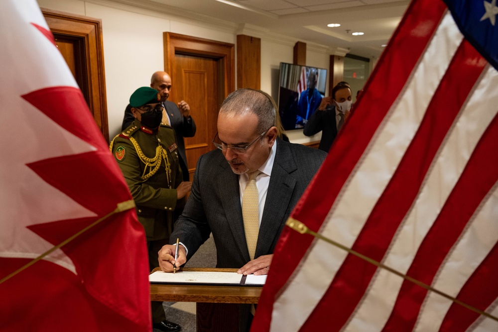 DVIDS - Images - Secretary Austin hosts Bahraini Crown Prince bin Hamad ...