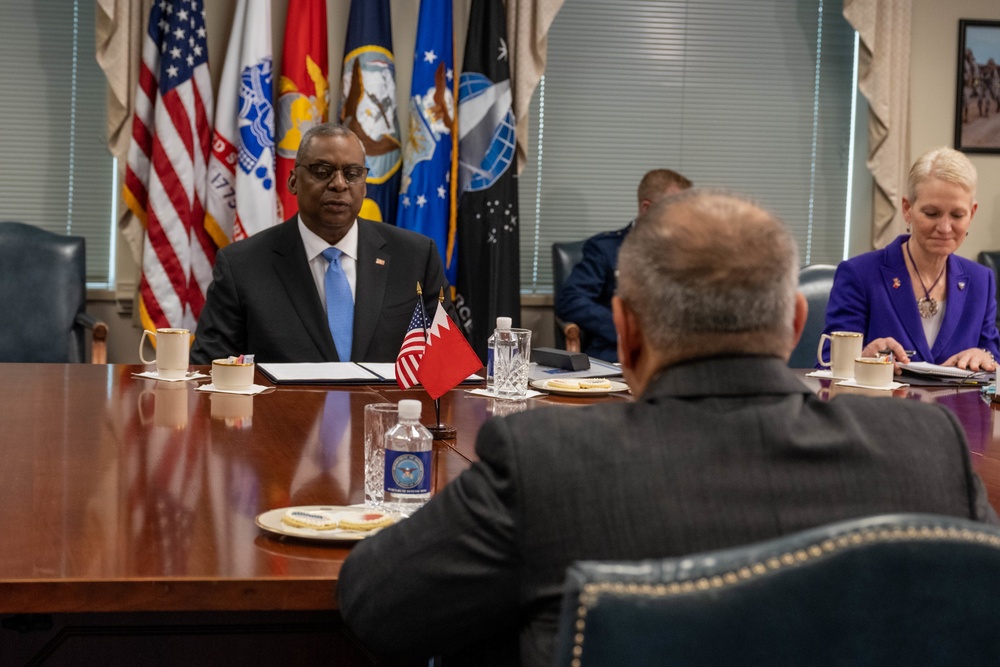 DVIDS - Images - Secretary Austin hosts Bahraini Crown Prince bin Hamad ...