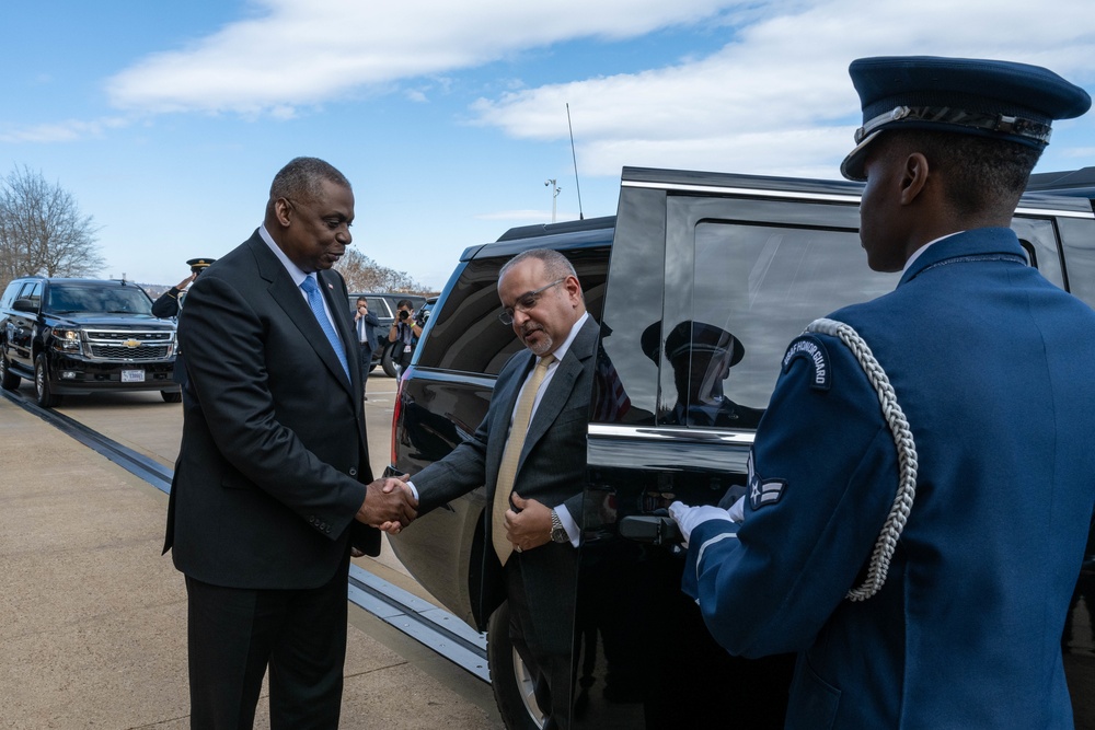 DVIDS - Images - Secretary Austin hosts Bahraini Crown Prince bin Hamad ...