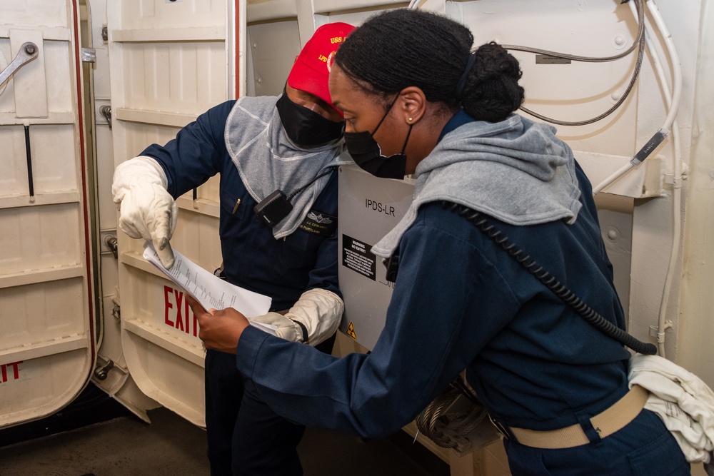 DVIDS - Images - USS Portland (LPD 27) Damage Control Training [Image 6 ...