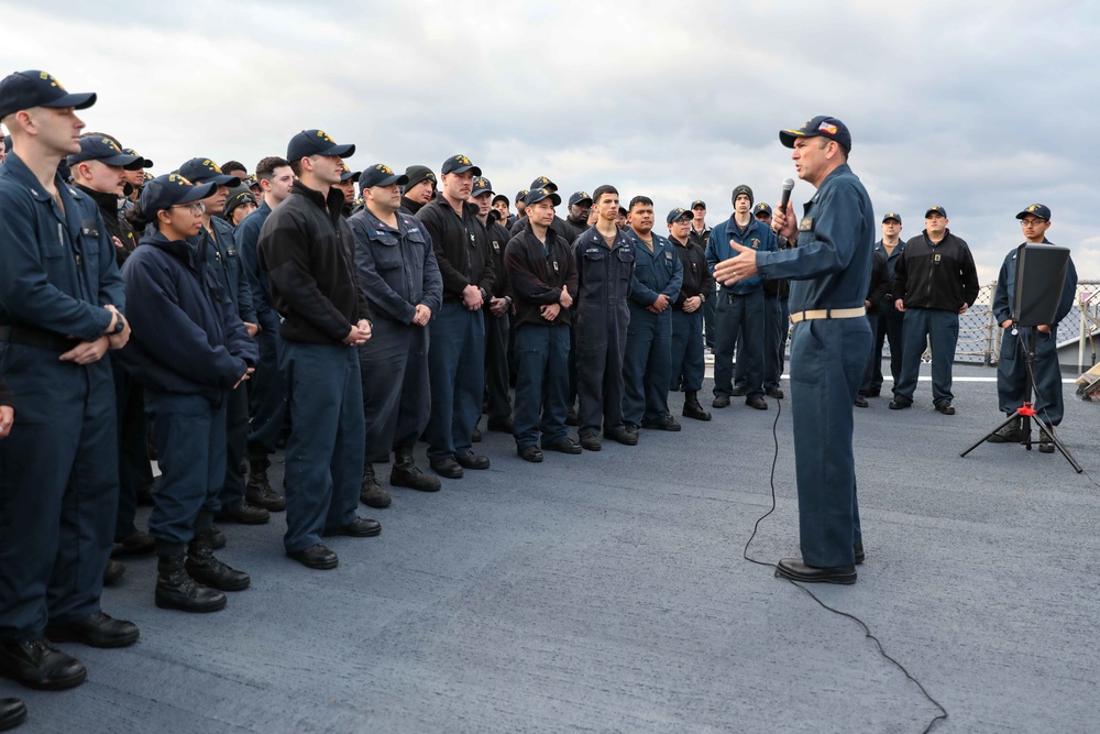 DVIDS - Images - DESRON 60 Speaks to USS Ross Sailors [Image 2 of 3]