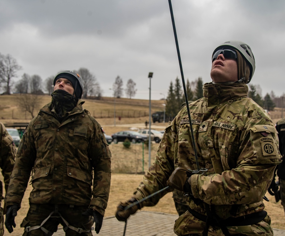 DVIDS - Images - Paratroopers conduct Mountain Training with Polish ...