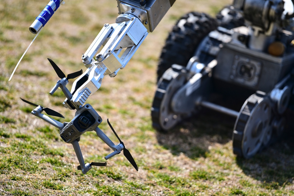 DVIDS - Images - Wolf Pack conducts counter sUAS training [Image 2 of 6]