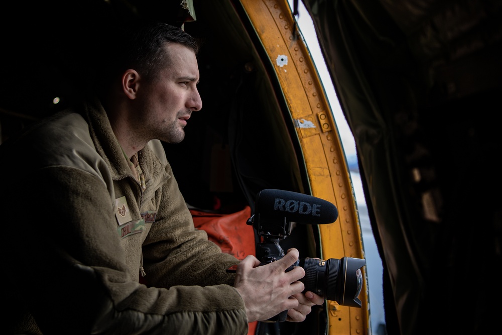 DVIDS - Images - 97th ARS fuels F-16s during AE22 [Image 6 of 16]