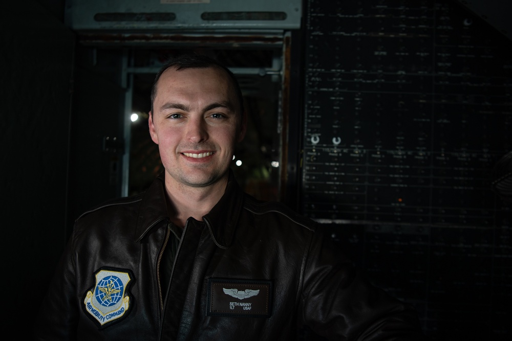 DVIDS - Images - 97th ARS fuels F-16s during AE22 [Image 7 of 16]