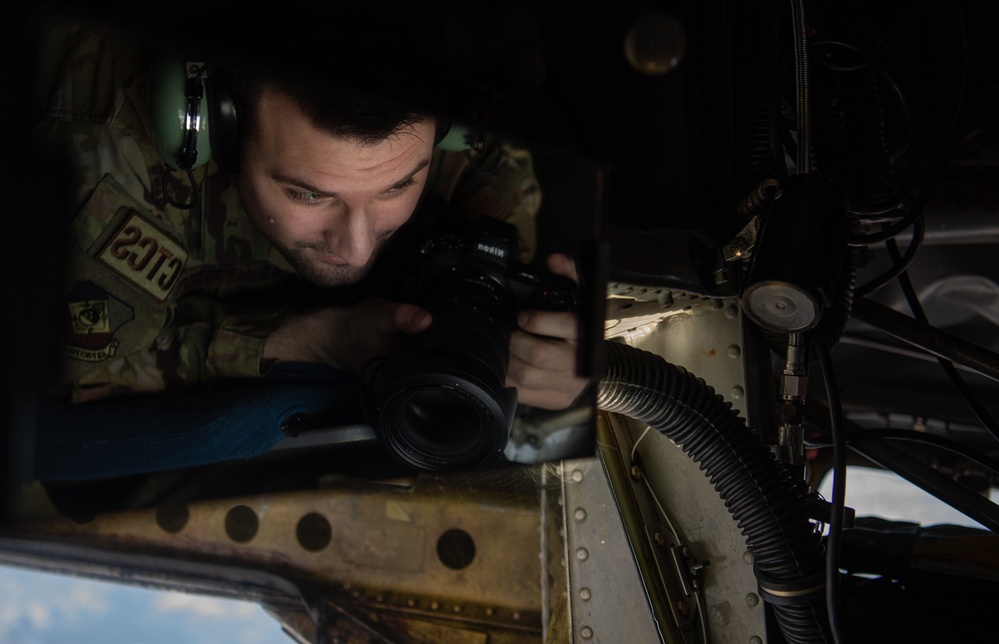 DVIDS - Images - 97th ARS fuels F-16s during AE22 [Image 10 of 16]
