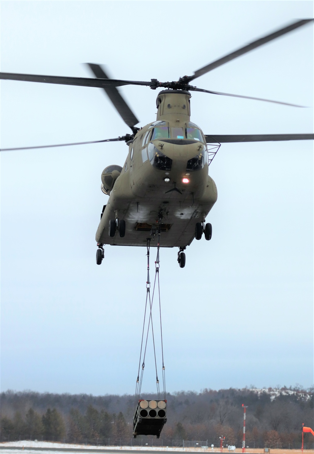 DVIDS - News - Photo Essay: CH-47 aircrew, 89B ASC students conduct sling-load training at Fort ...