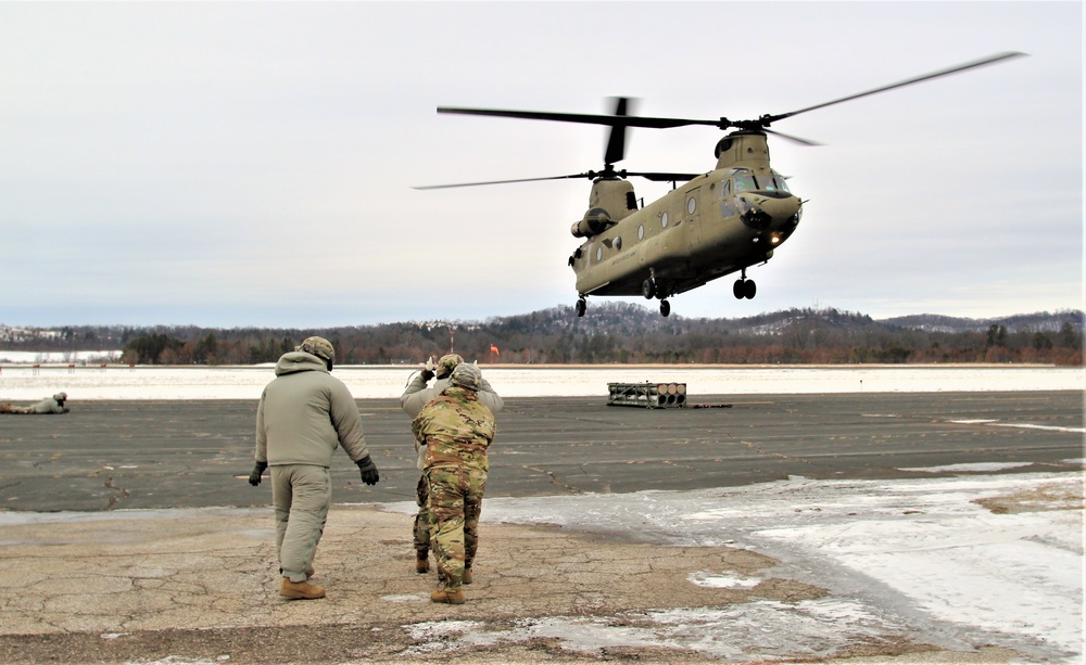 DVIDS - Images - CH-47 aircrew, 89B ASC students conduct sling-load training at Fort McCoy ...