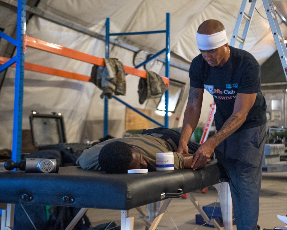 DVIDS - Images - Pop-up physical therapy provides Airmen workday relief ...