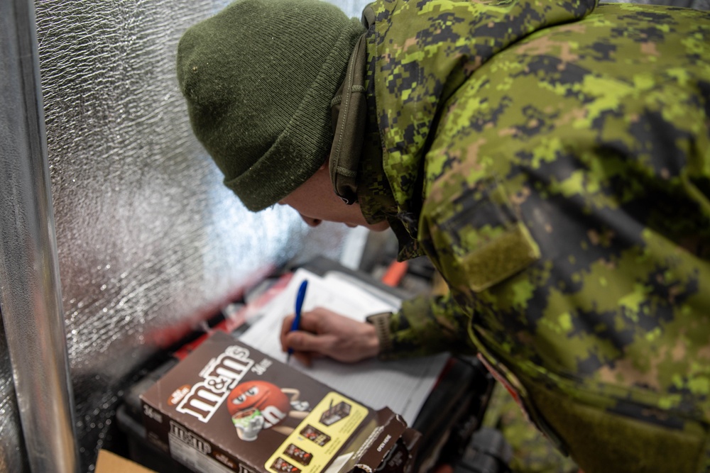 DVIDS - Images - 2nd LSB Marines feed Canadian Army Soldiers [Image 3 of 5]