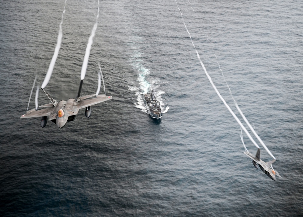 DVIDS - Images - KC-135 Stratotanker refuels Raptors [Image 3 of 4]