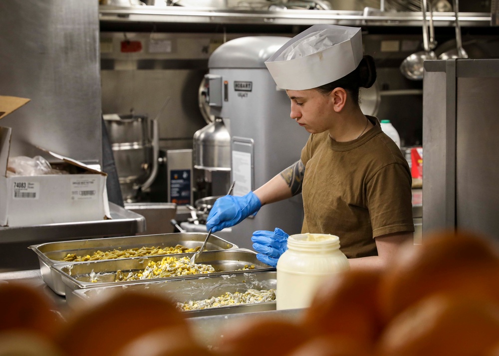 DVIDS - Images - USS Porter (DDG 78) Chow Time [Image 5 of 5]
