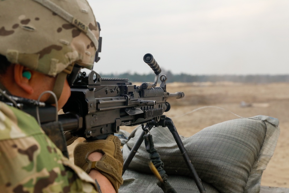 DVIDS - Images - 101 BSB Qualify on M4 Carbines and M249 Light Machine ...