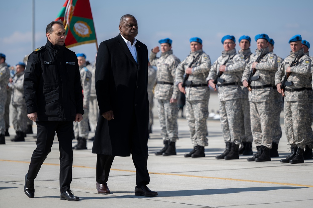 DVIDS - Images - SECDEF Visits U.S. and NATO Troops in Slovakia and ...